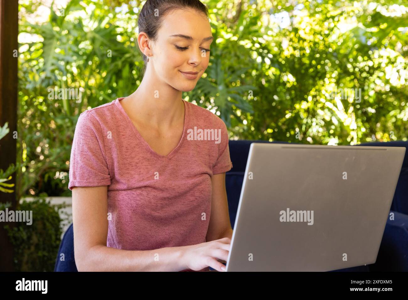Relaxed outdoor workspace hi-res stock photography and images - Alamy