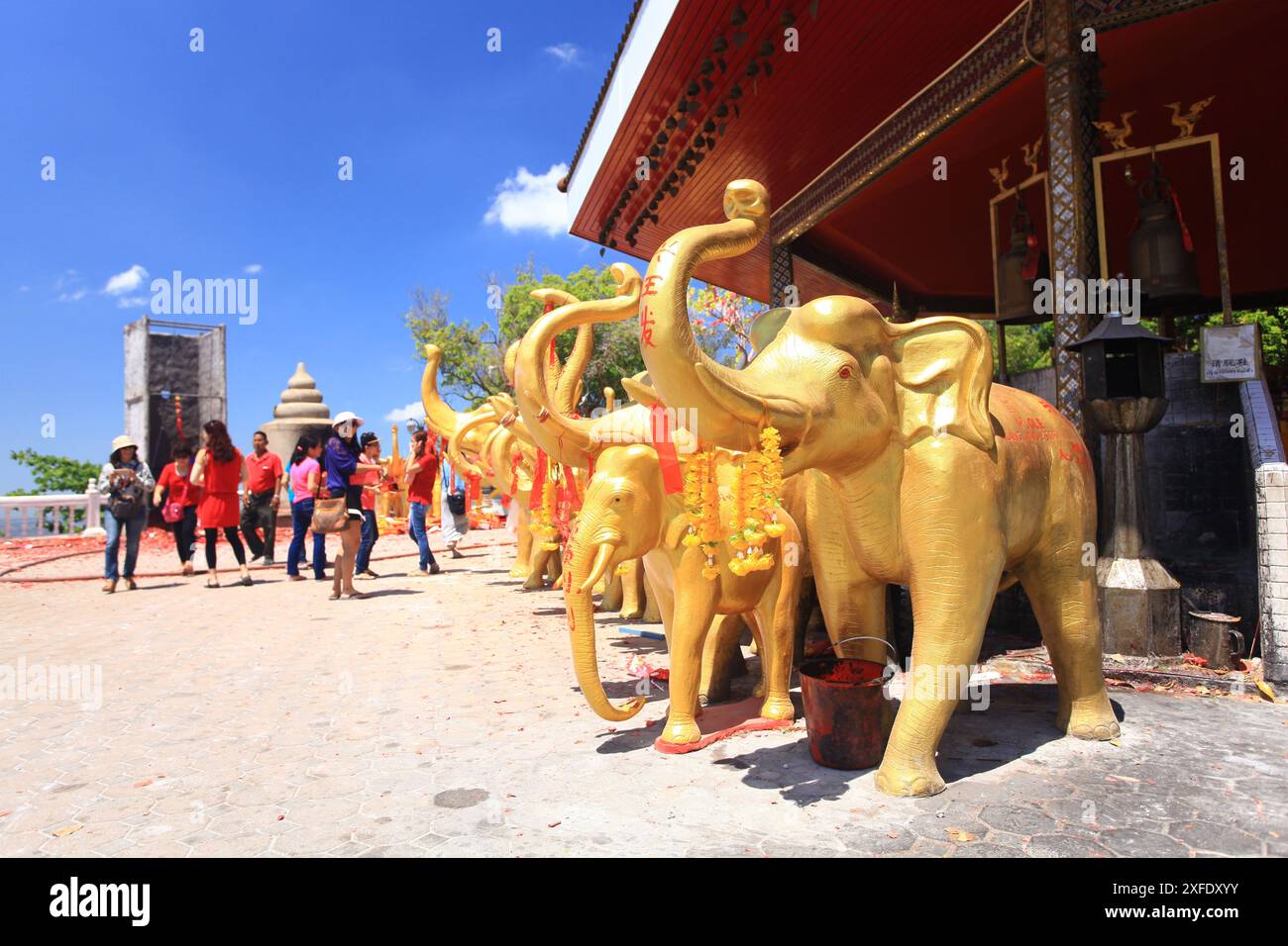 Thao maha prom hi-res stock photography and images - Alamy