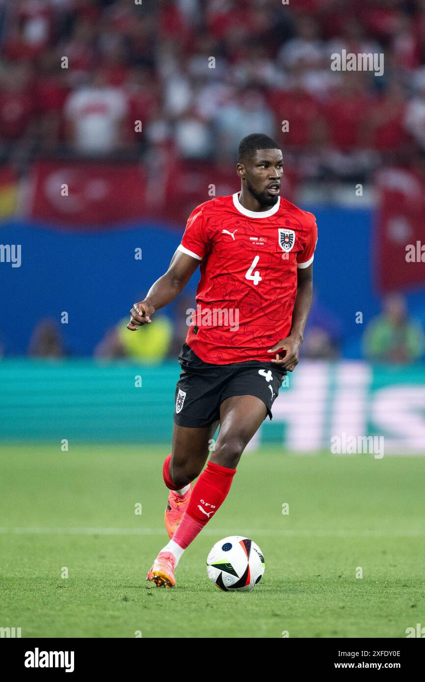 Kevin Danso (Oesterreich, #04) am Ball, GER, Austria (AUT) vs Tuerkiye ...