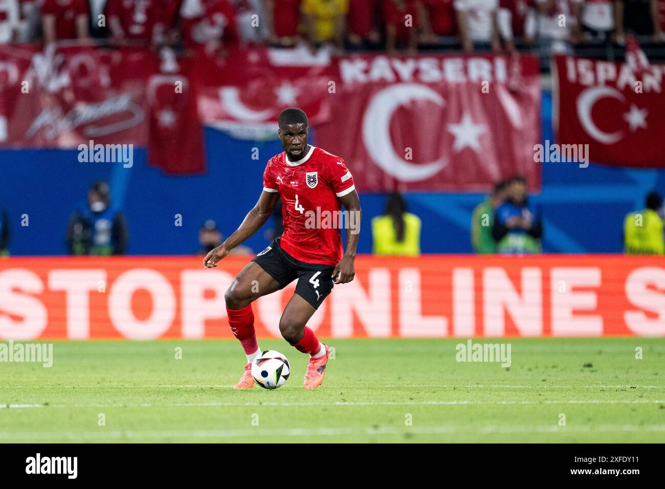 Kevin Danso (Oesterreich, #04) am Ball, GER, Austria (AUT) vs Tuerkiye ...