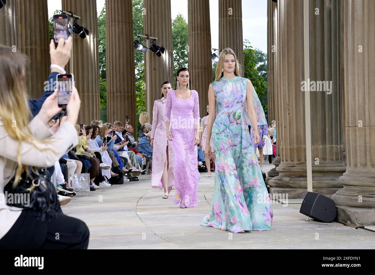 Models bei der Marc Cain Fashion Show 'Pure Radiance - Frühjahr/Sommer ...