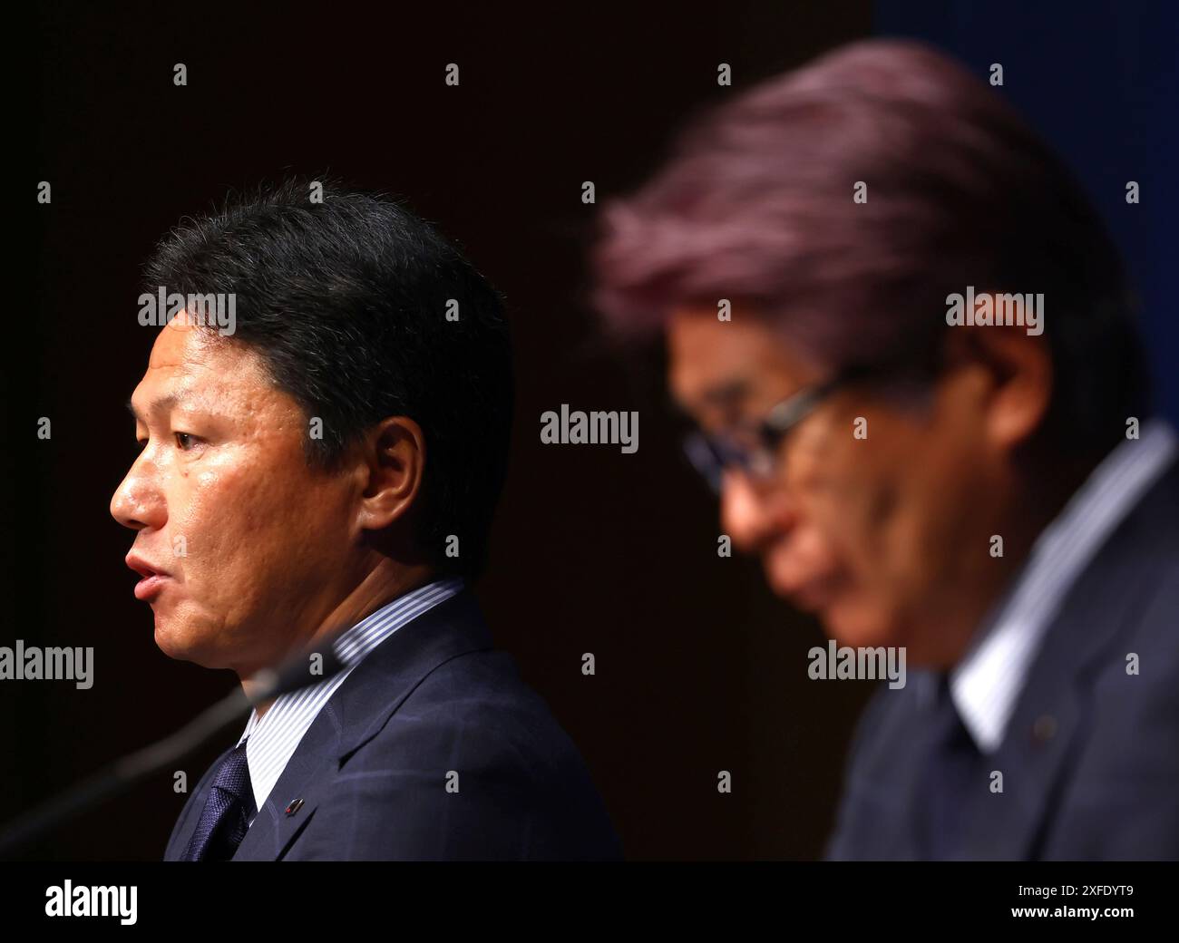 Go Oiwa (L), head coach of the Japan U23 national football team ...
