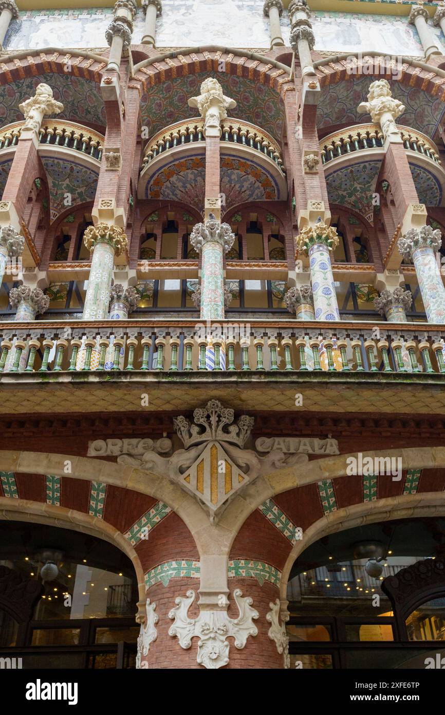Spain, Catalonia, Barcelona, facade with a column ornamented with ...
