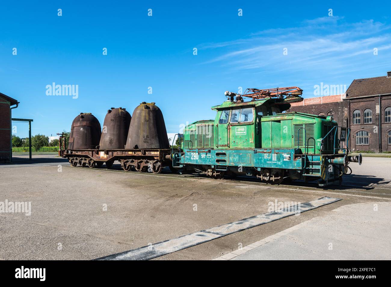 Slag pots hi-res stock photography and images - Alamy