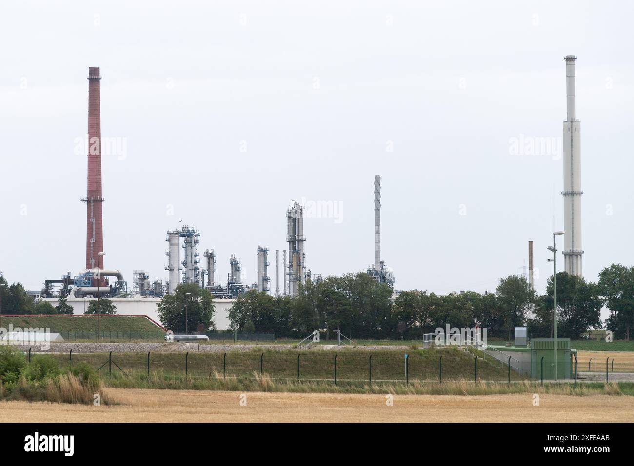 Gunvor oil storage tanks hi-res stock photography and images - Alamy