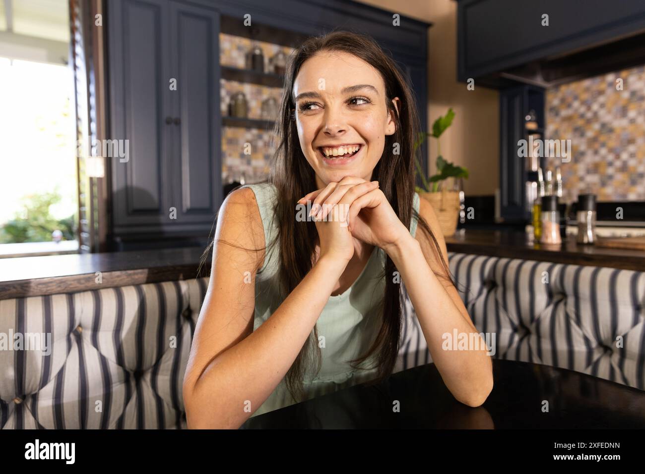 Woman sitting at table hi-res stock photography and images - Alamy