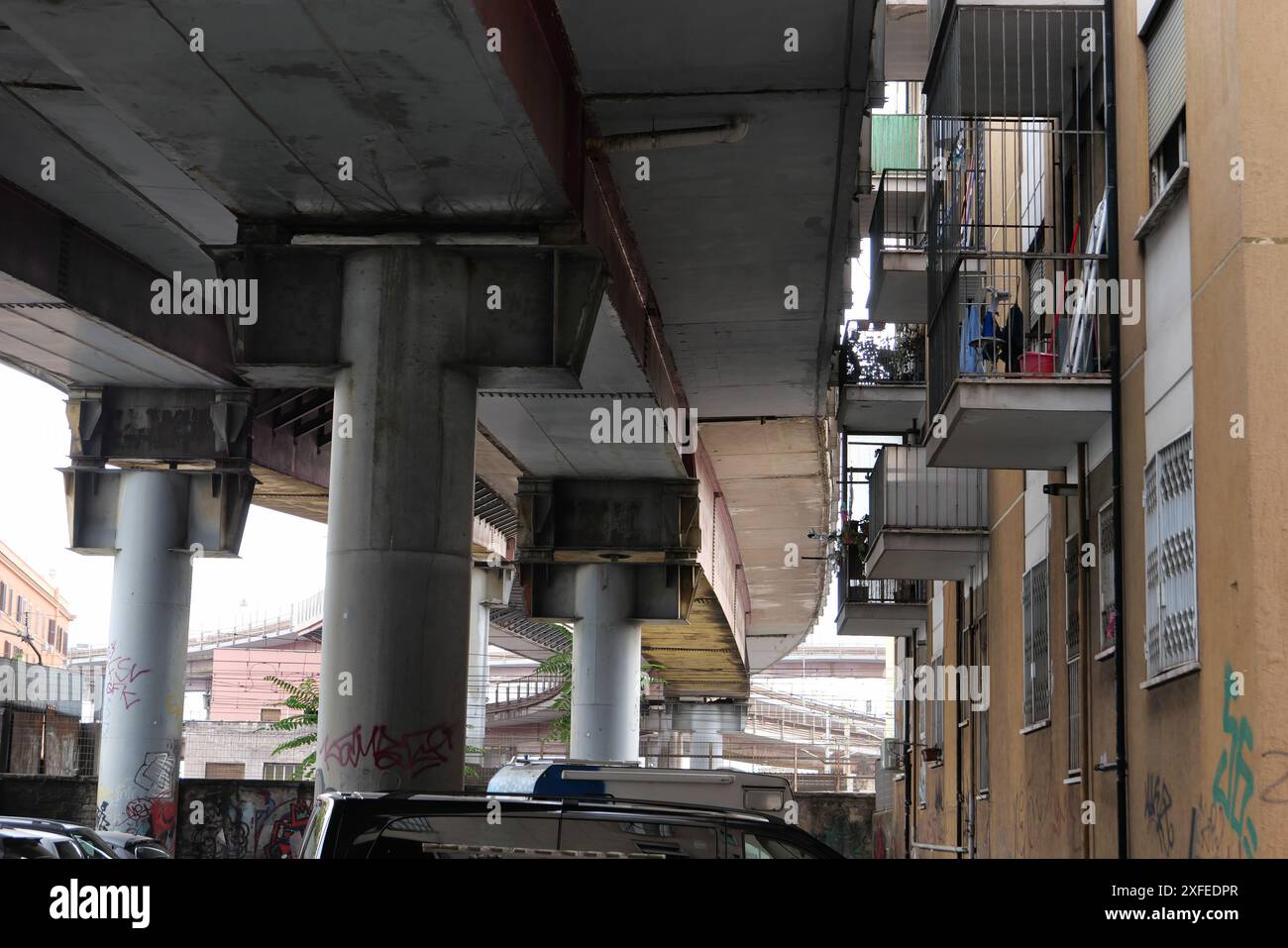 EASTERN ROME SUBURBS. THE PILLARS OF THE EASTERN RING ROAD BUILT NEXT ...