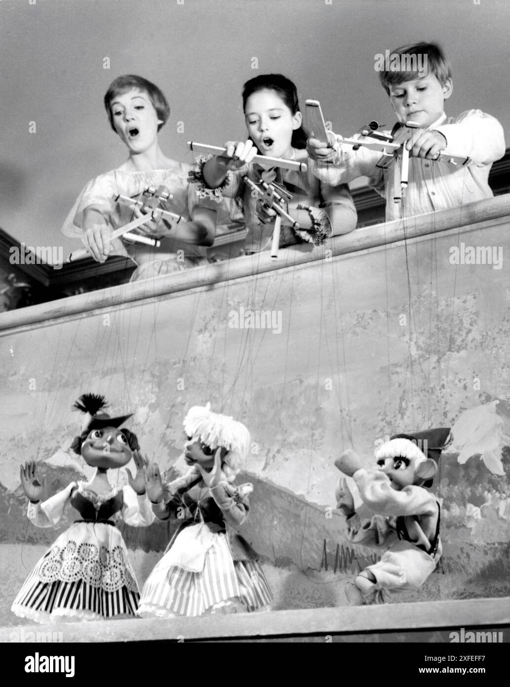 JULIE ANDREWS ANGELA CARTWRIGHT and DUANE CHASE in THE SOUND OF MUSIC ...