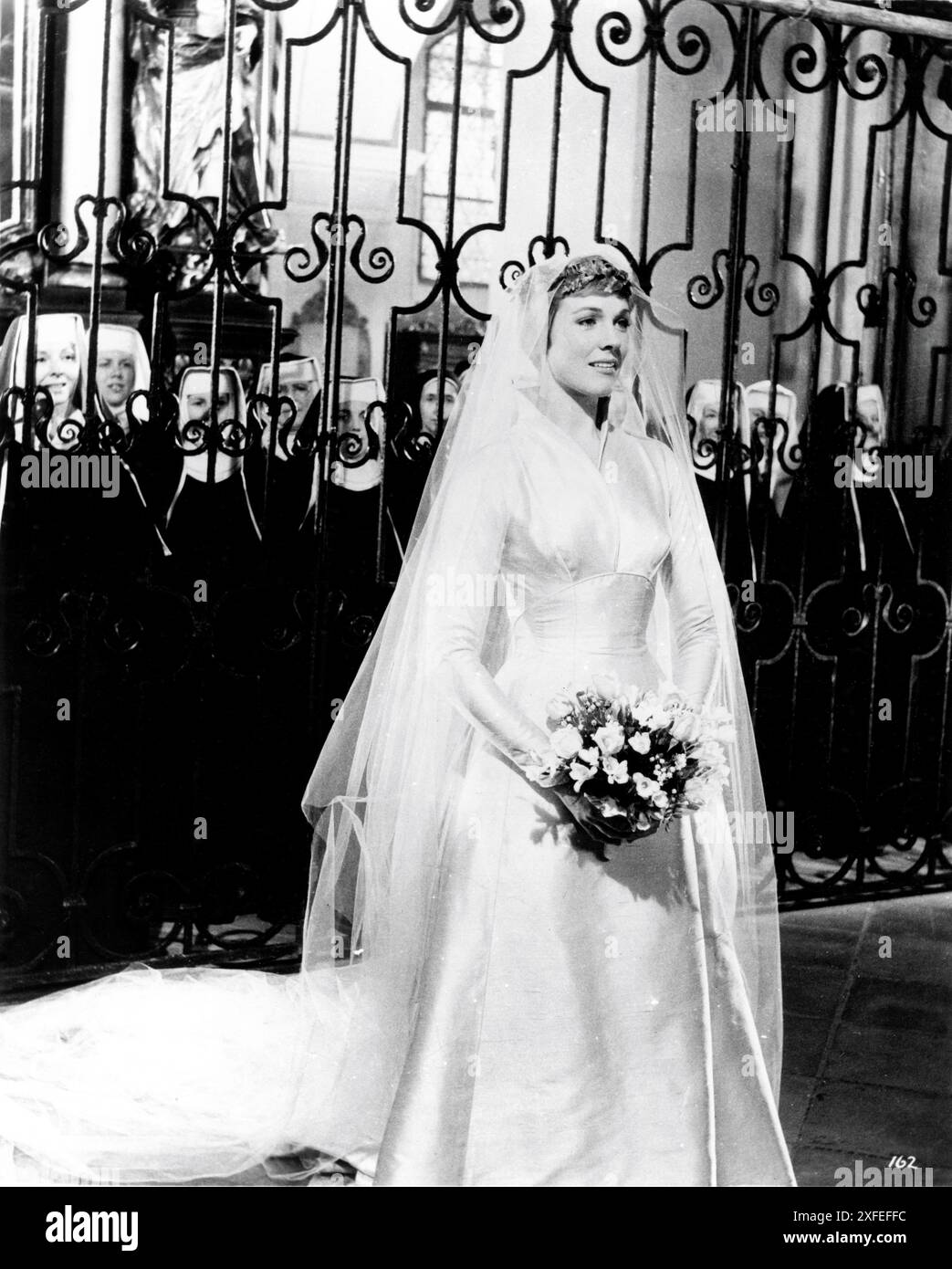 JULIE ANDREWS in THE SOUND OF MUSIC 1965 director ROBERT WISE music ...