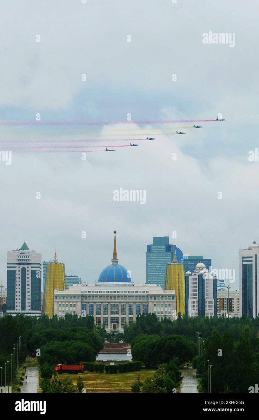 (240703) -- ASTANA, July 3, 2024 (Xinhua) -- Kazakh fighter jets paint the sky with colored ...