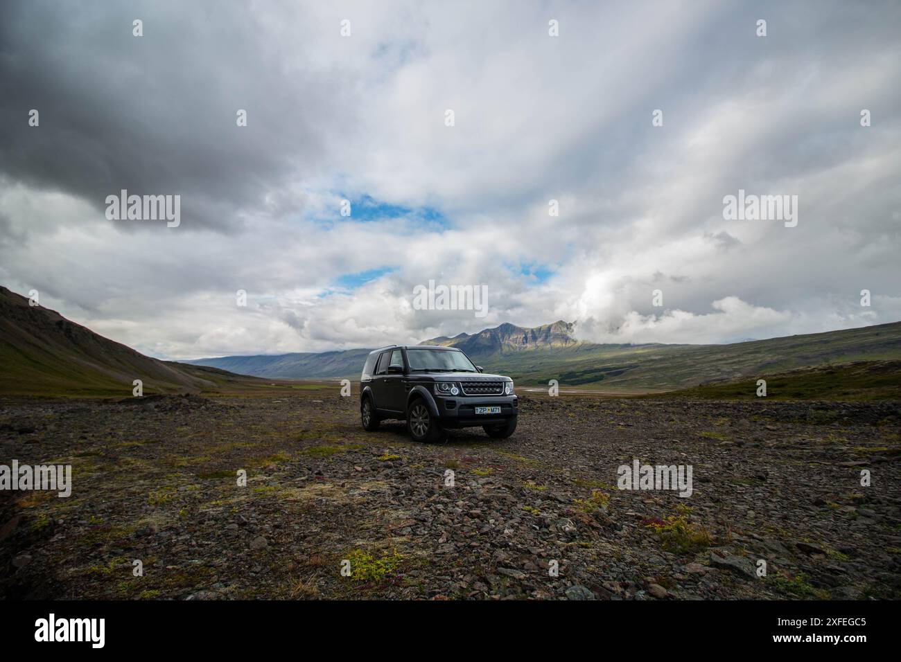 Land Rover off-road in Iceland Stock Photo - Alamy