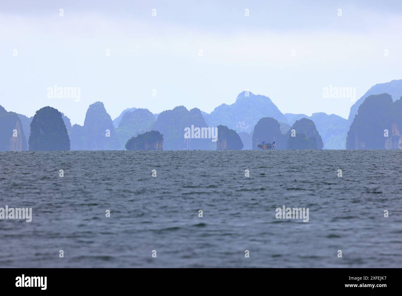 Ha Long Bay, limestone islands at Thanh pho Ha Long, Quang Ninh ...