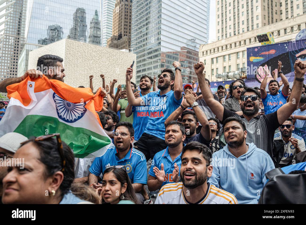 Viewingparty hi-res stock photography and images - Alamy