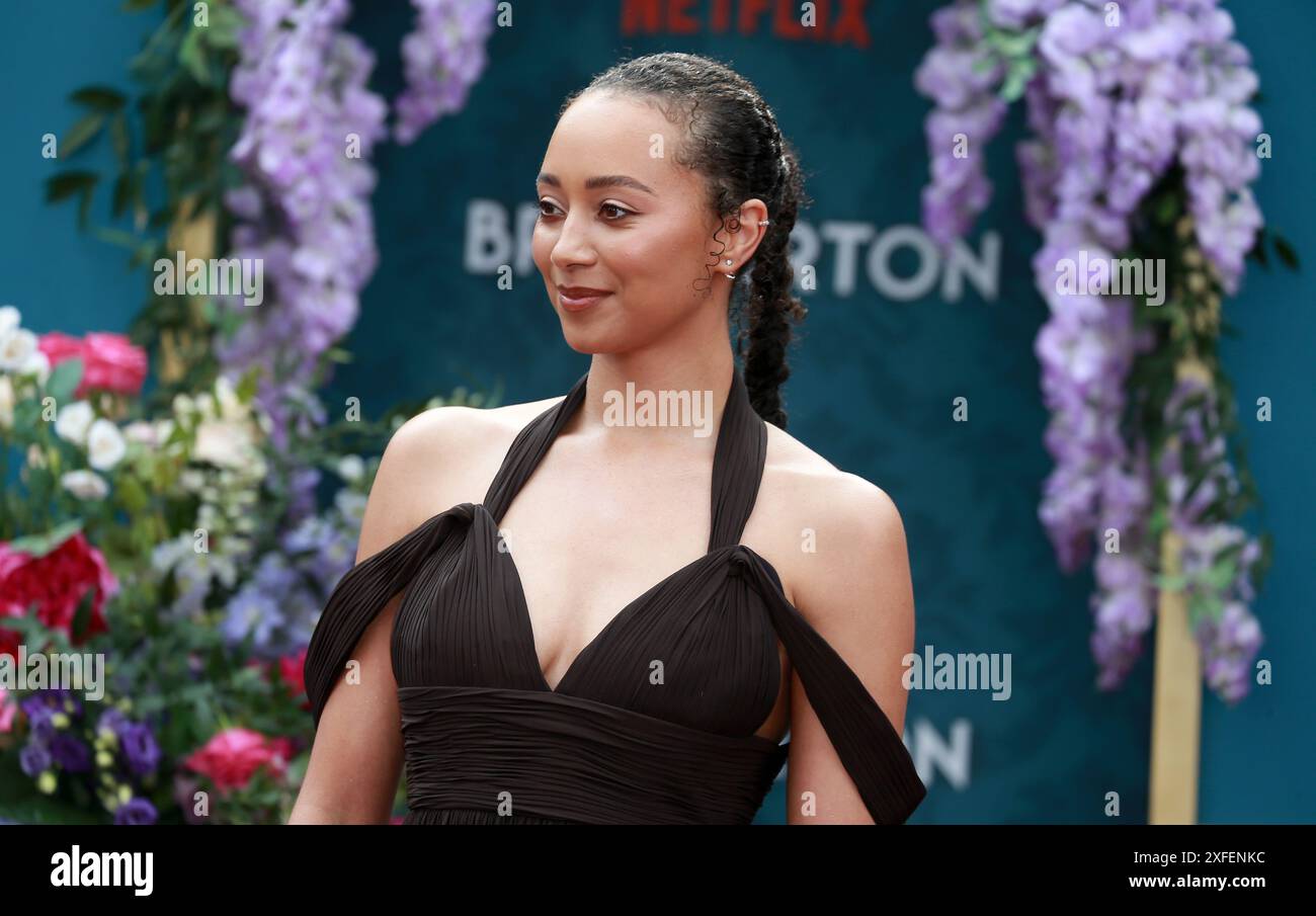 Emma naomi hi-res stock photography and images - Alamy