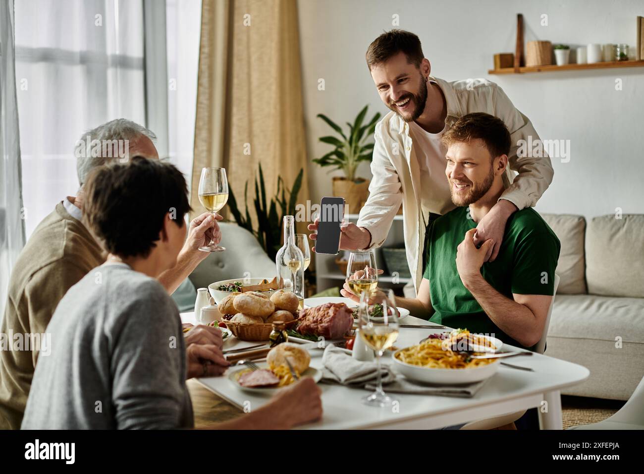 Meet the parents dinner table hi-res stock photography and images - Alamy