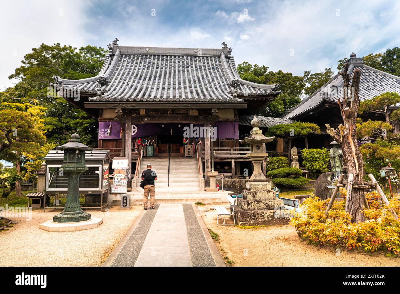 A Buddhist temple in Shikoku Island, Japan - Pilgrimage Tours 88 ...