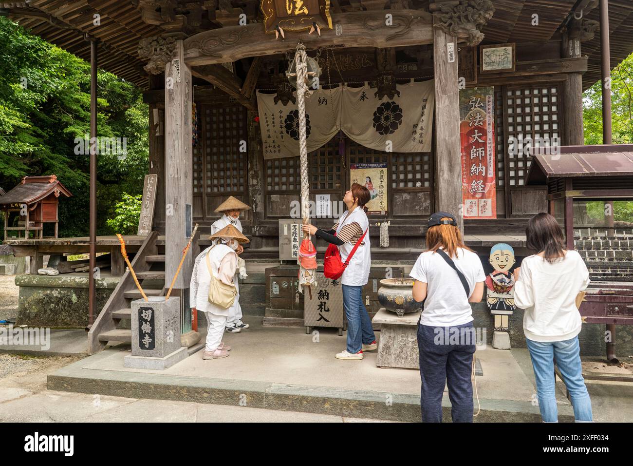 A Buddhist temple in Shikoku Island, Japan - Pilgrimage Tours 88 ...
