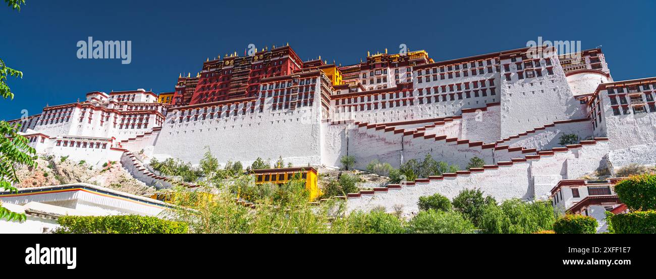 Panorama of Potala Palace, Tibet (China, Asia). Fantastic photo of the ...