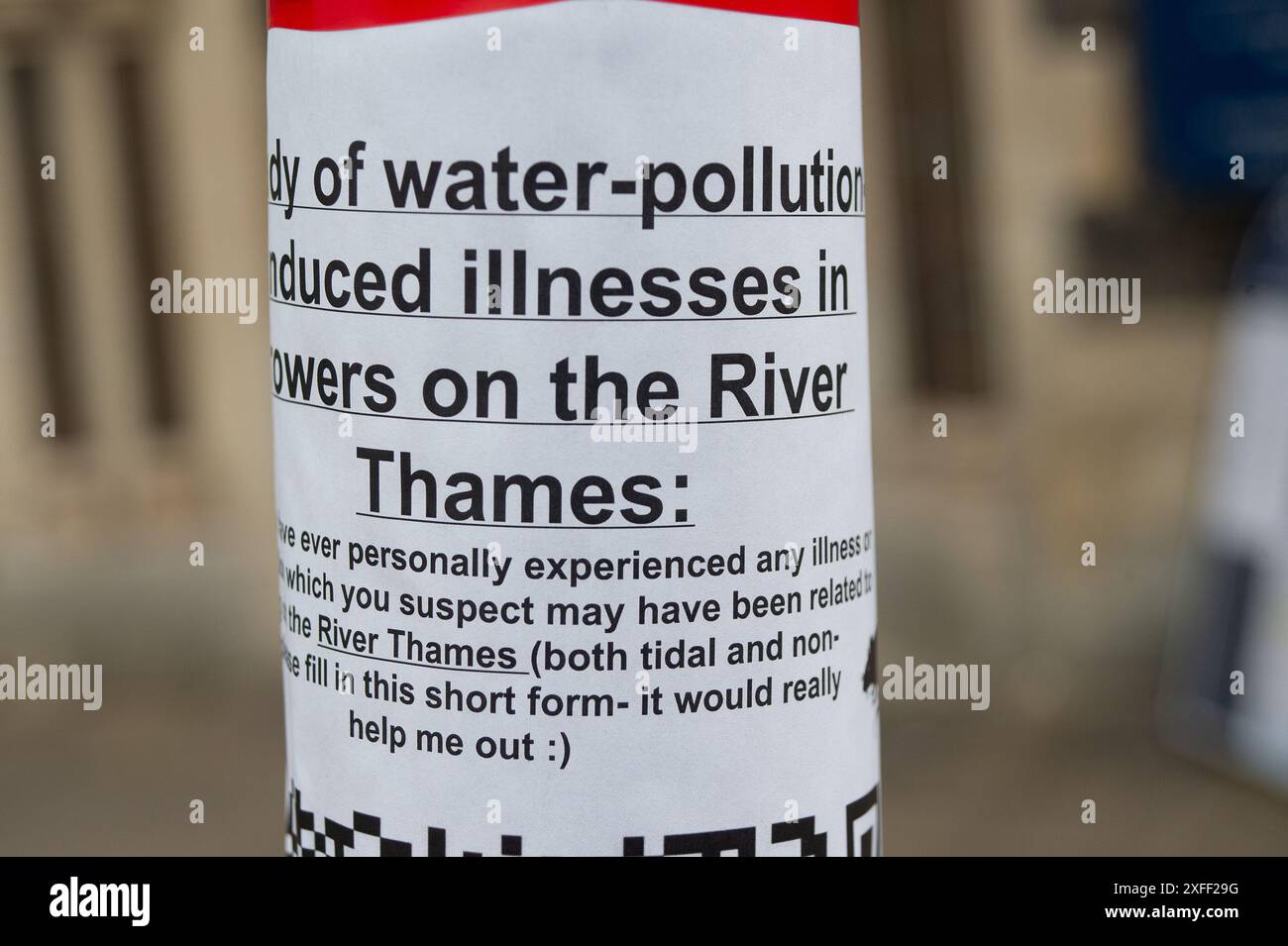 Henley-on-Thames, UK. 3rd July, 2024. A QR code stuck on a lampost in ...