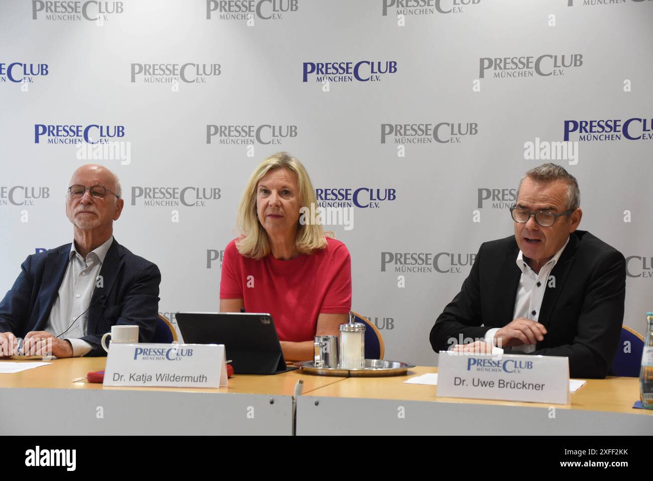 Gespraechsleiter Peter Schmalz Presseclub Ehrenvorsitzender Dr Katja ...