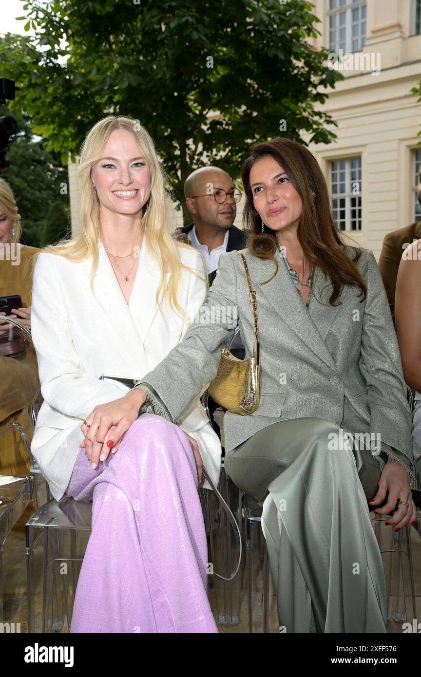 Jessica Madsen und Samira Bayou bei der Marc Cain Fashion Show Pure ...