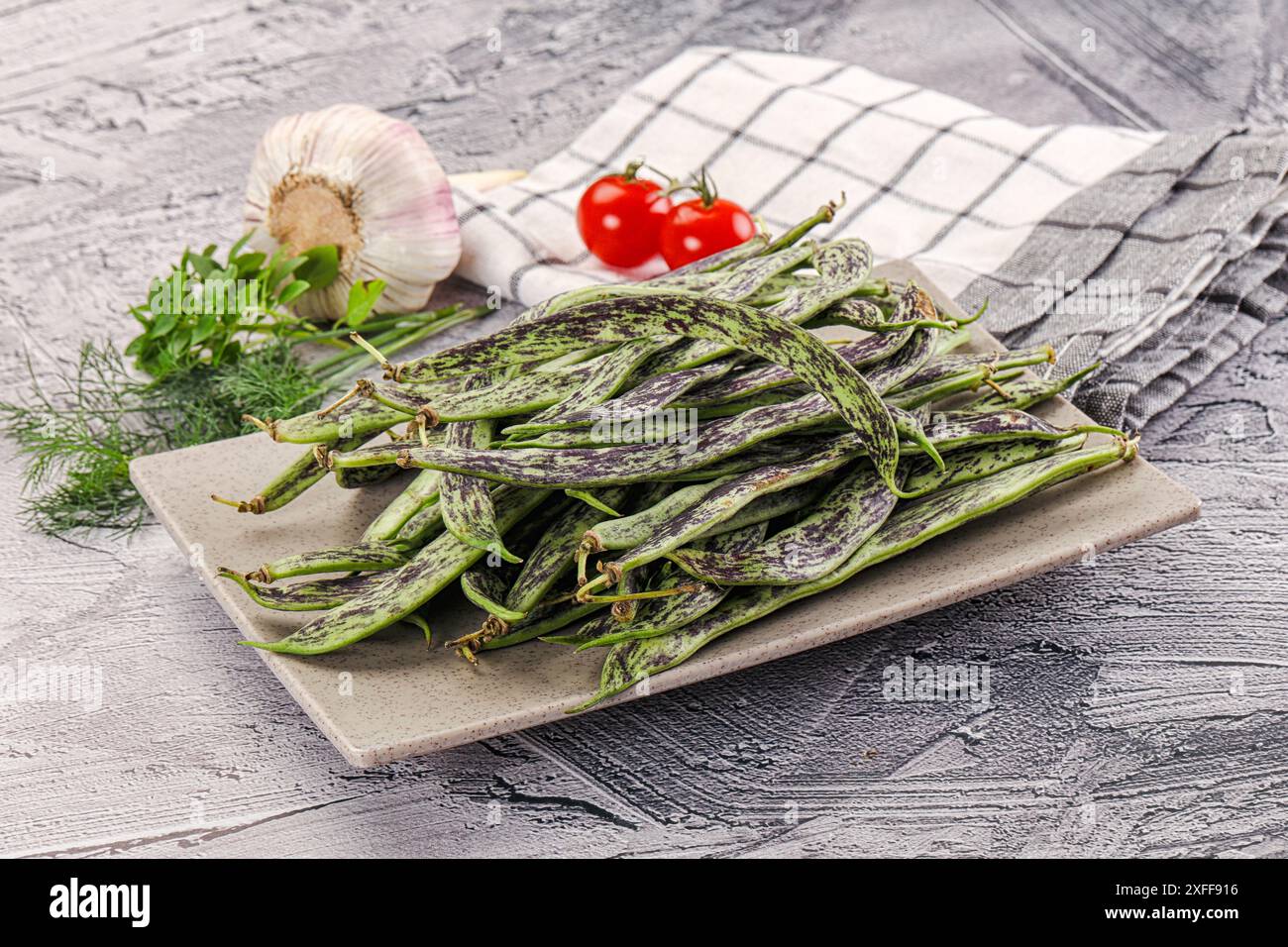 Fresh raw young green beans heap Stock Photo - Alamy