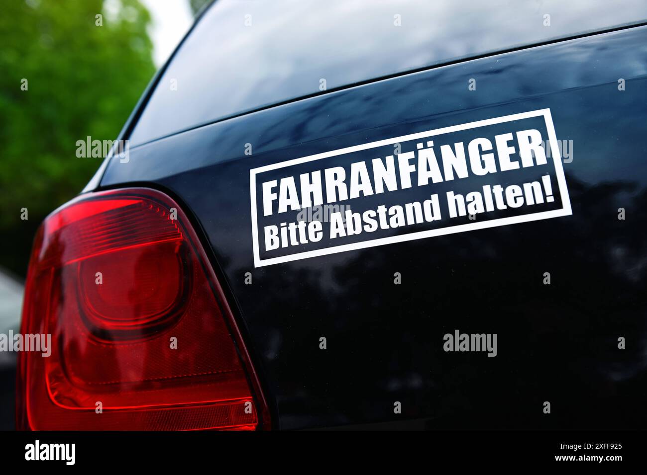 Aufkleber halten hi-res stock photography and images - Alamy