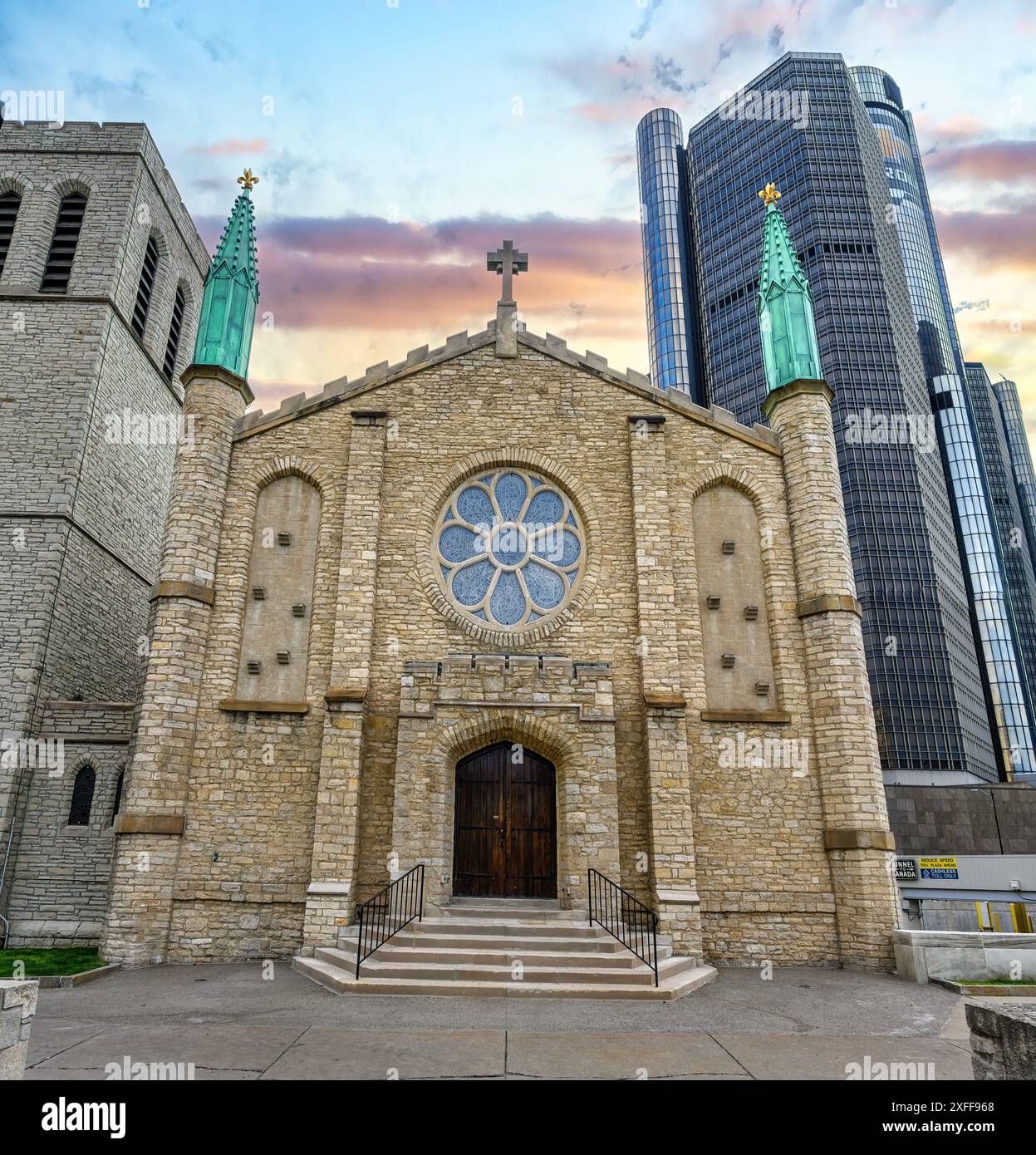 Mariners' Church Exterior Architecture, Detroit, USA Stock Photo - Alamy