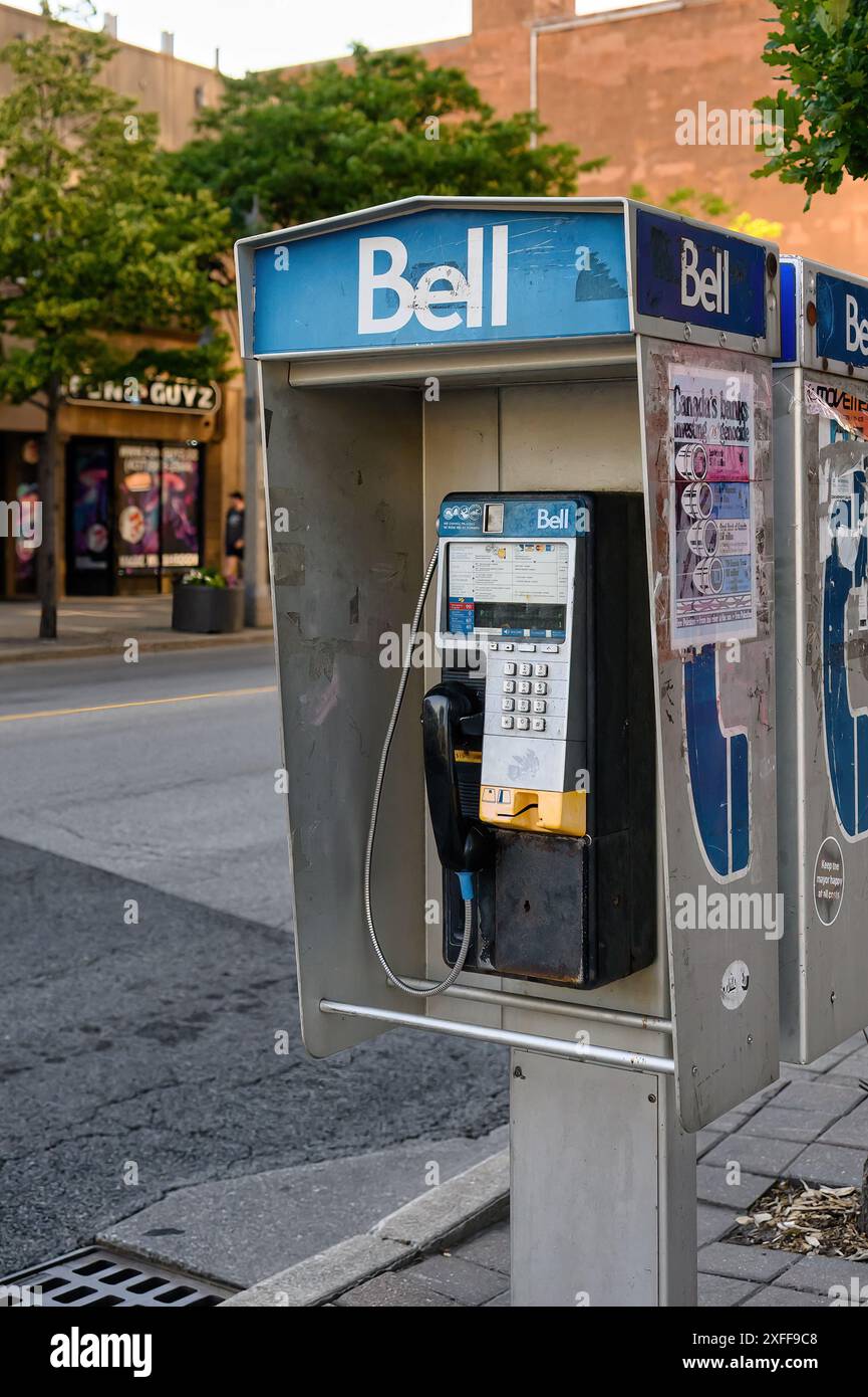 Bell payphone hi-res stock photography and images - Alamy