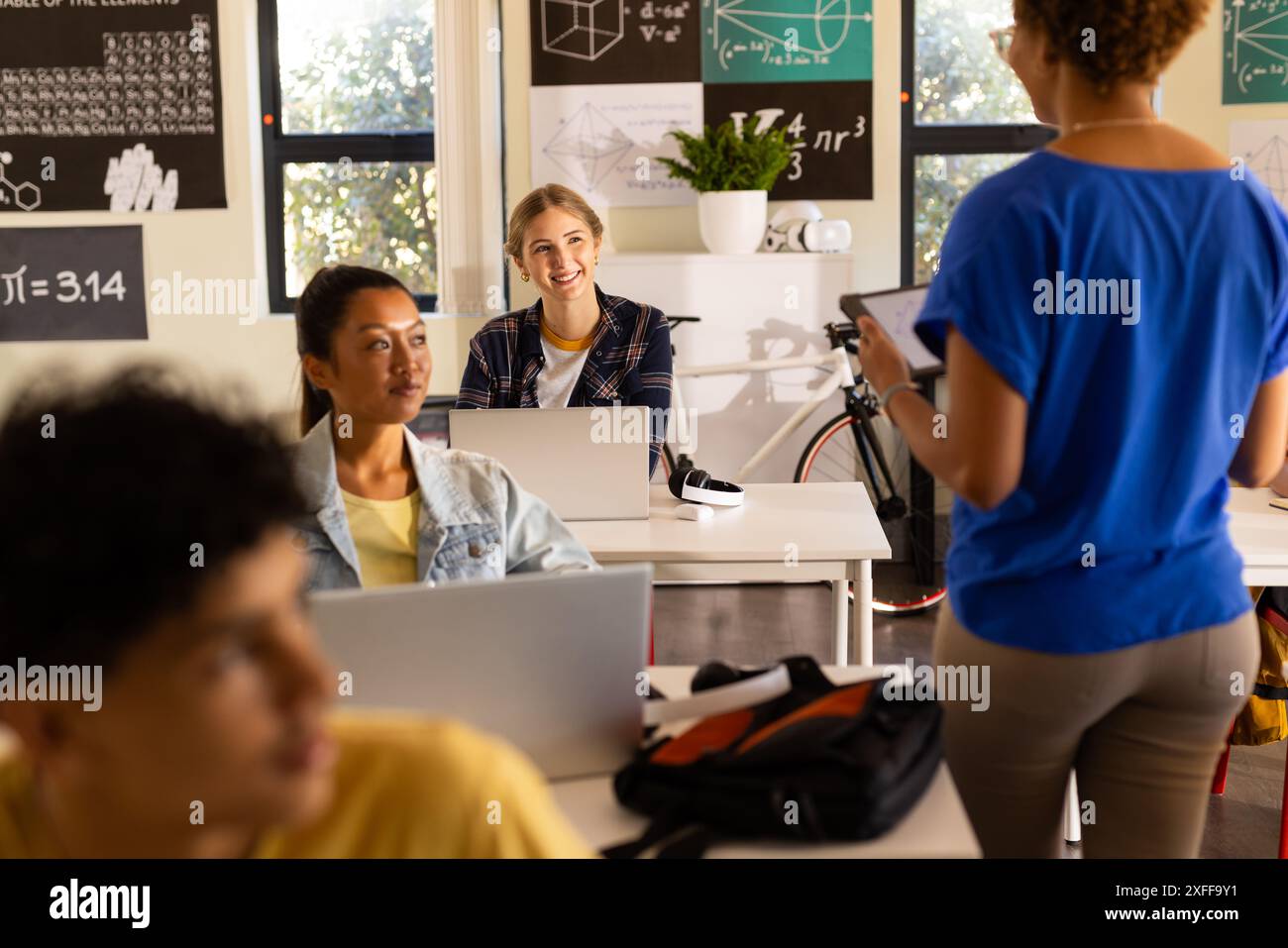Modern teaching methods hi-res stock photography and images - Alamy
