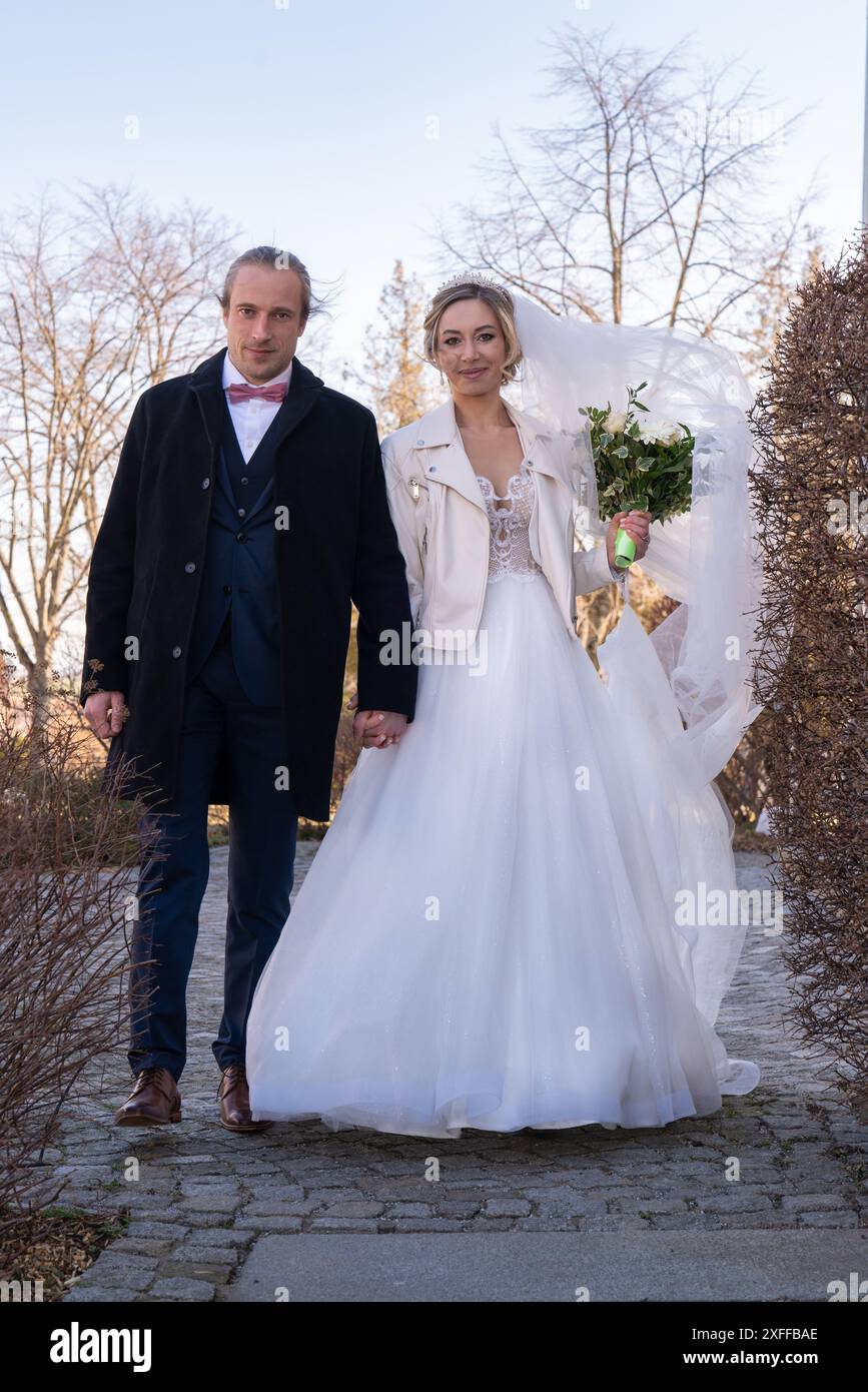 Happy newlyweds on wedding day hi-res stock photography and images - Alamy