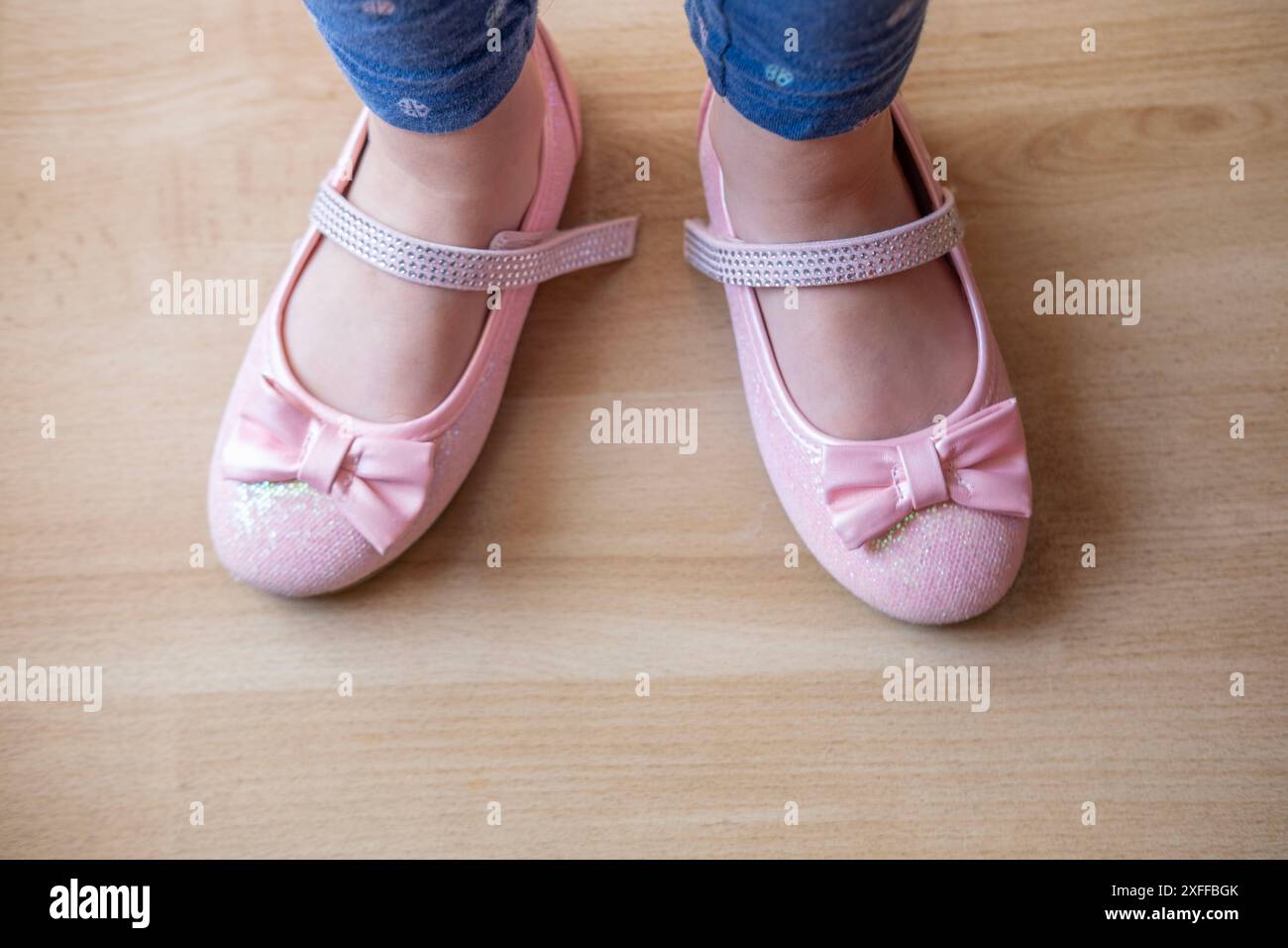 Mismatched shoes hi-res stock photography and images - Alamy