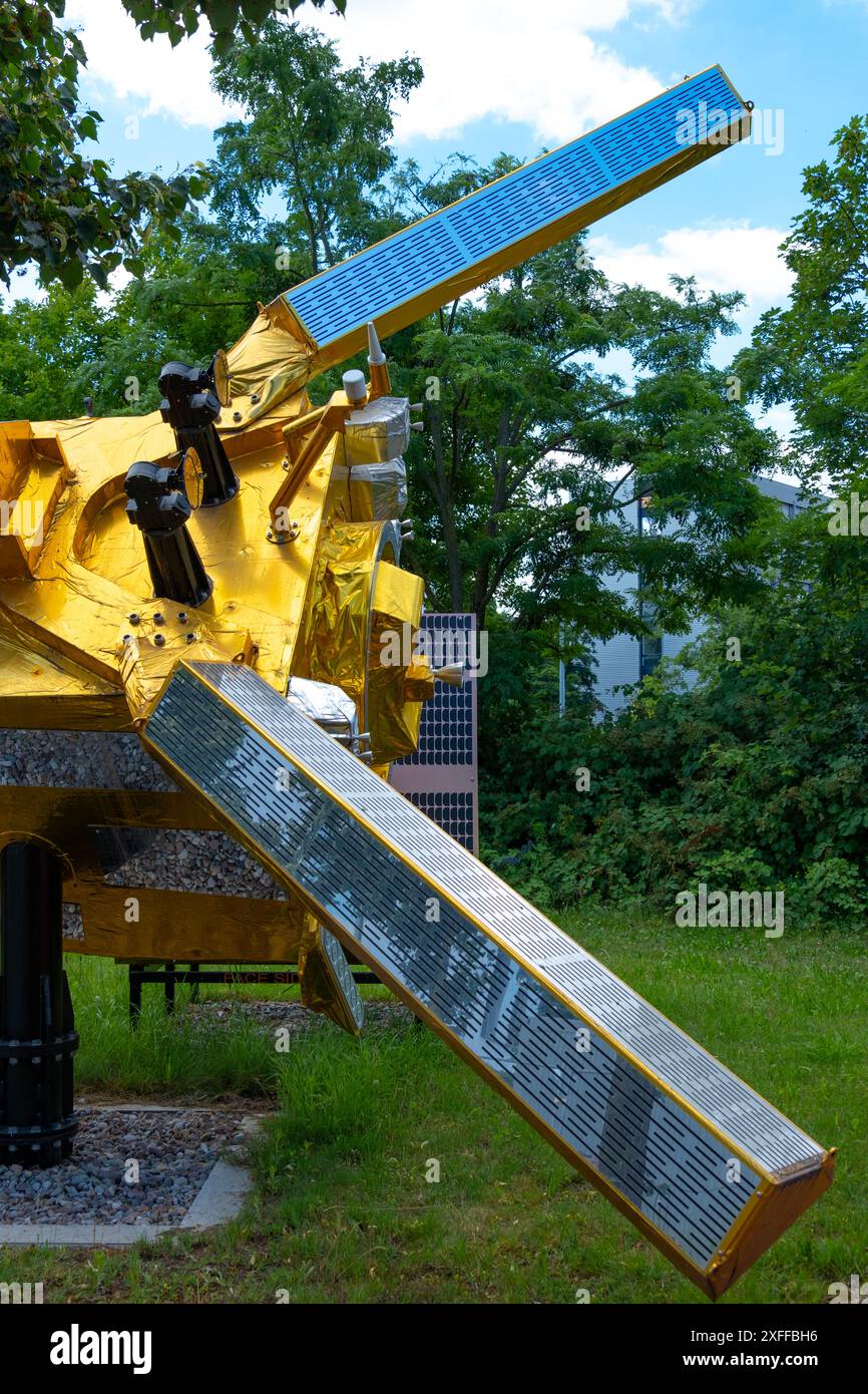 meteorological satellite layout for monitoring climate and detecting ...