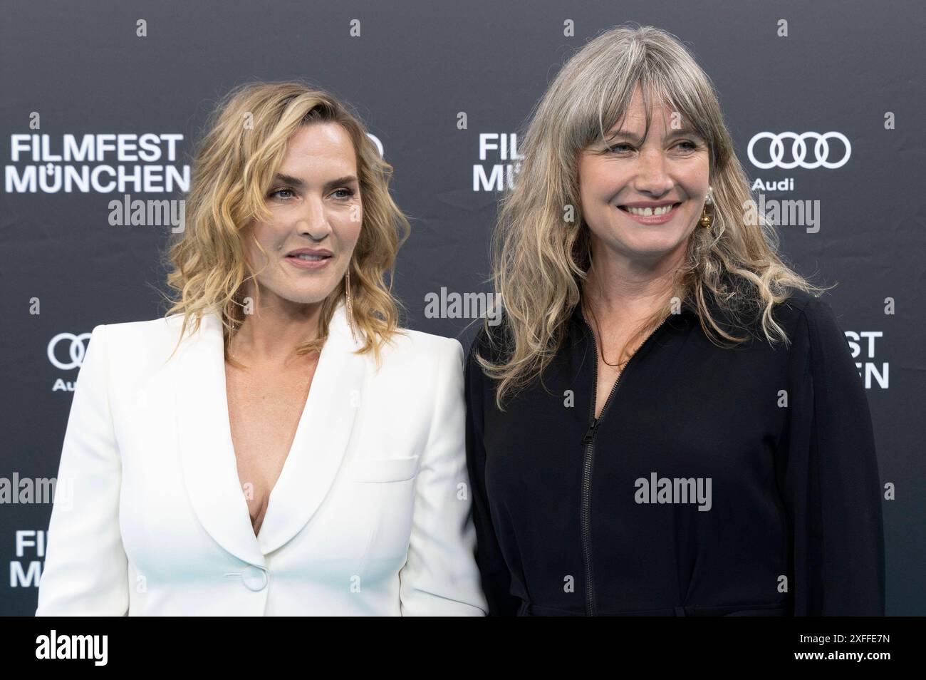 Kate Winslet und Kate Solomon bei der Premiere des Kinofilms Die ...