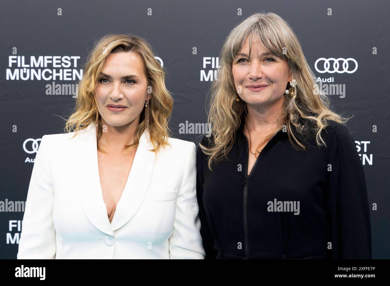 Kate Winslet und Kate Solomon bei der Premiere des Kinofilms Die ...