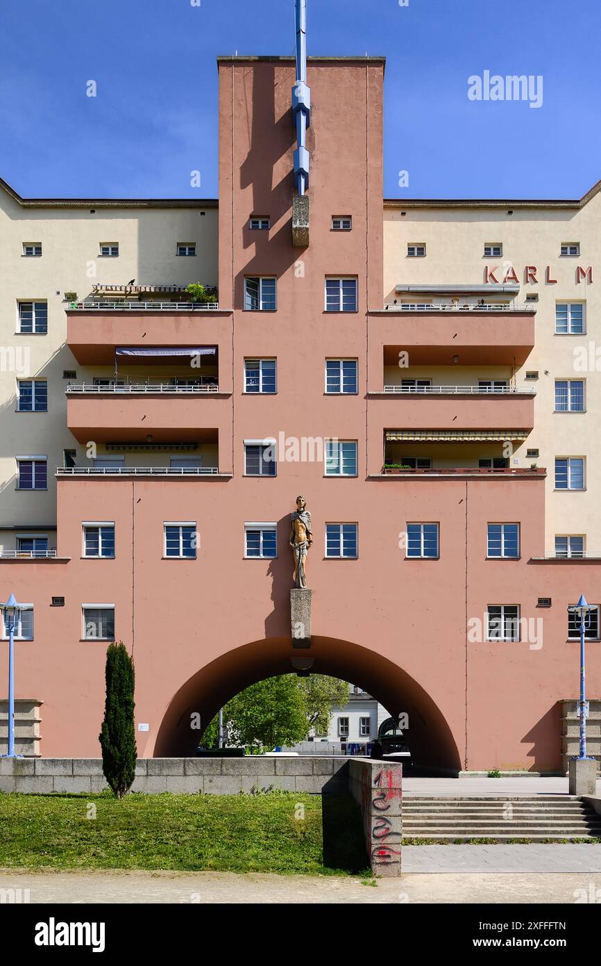 Vienna, Austria - Karl Marx Hof housing by Karl Ehn Stock Photo - Alamy