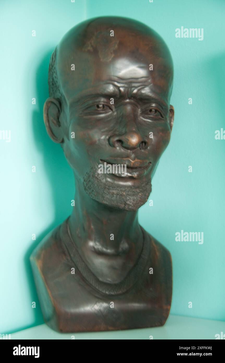 Makonde carving, Tanzania, Africa. The Makonde are a Bantu-speaking ...