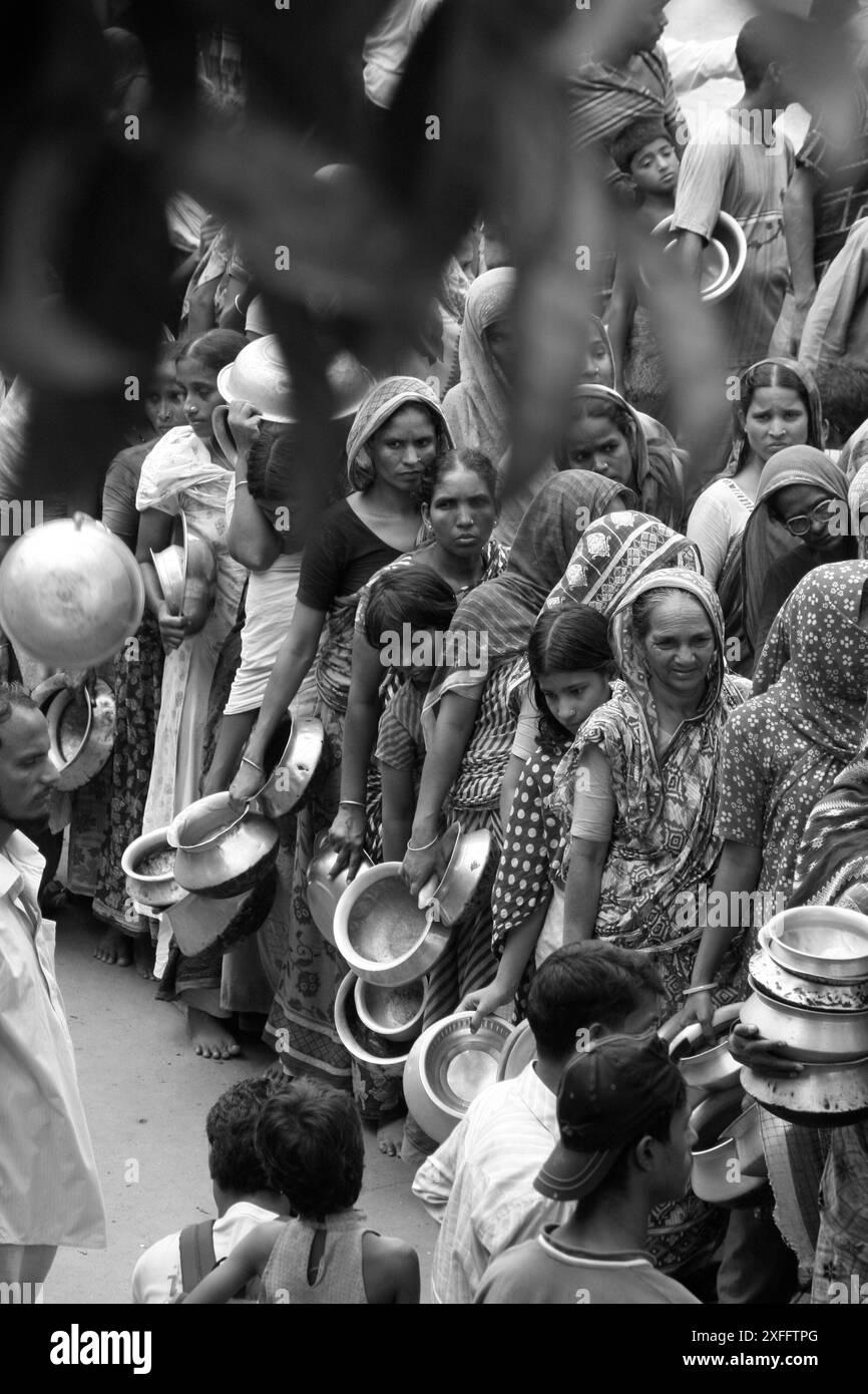 Flood affected woman looking for relief at a flood shelter center at ...