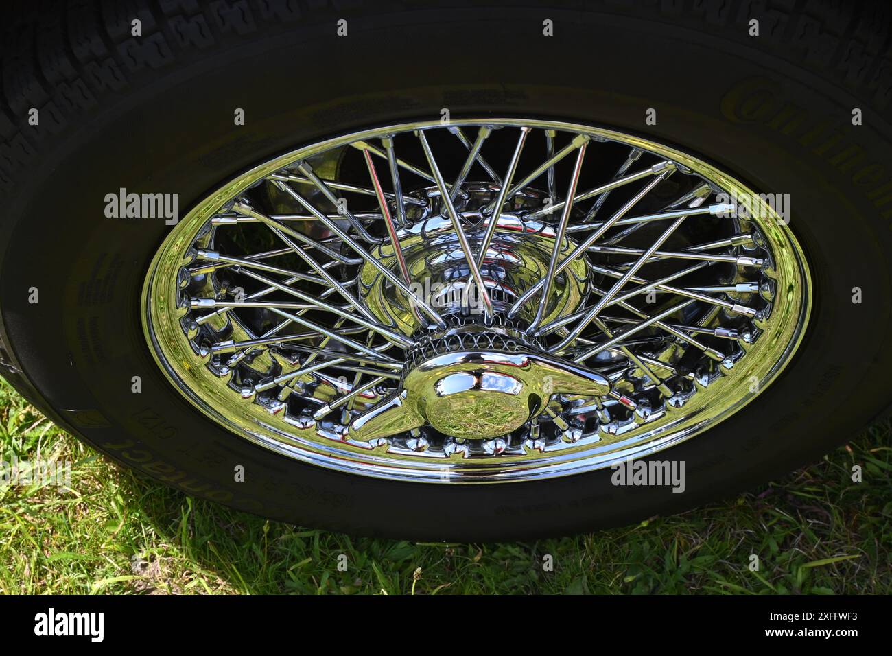 Austin healey spoked wheel hi-res stock photography and images - Alamy