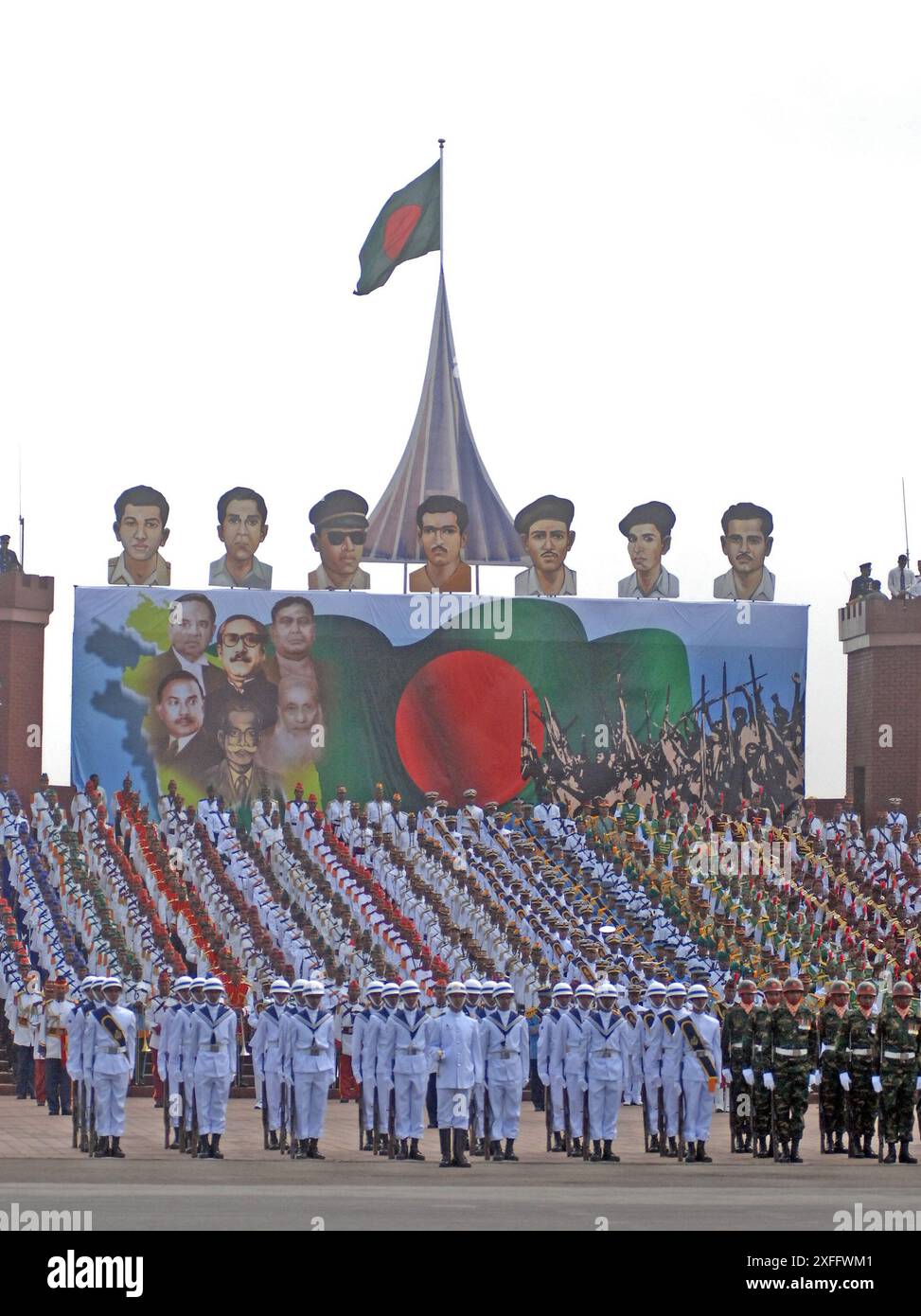 Armed forces personnel participating in the Independence Day parade at ...