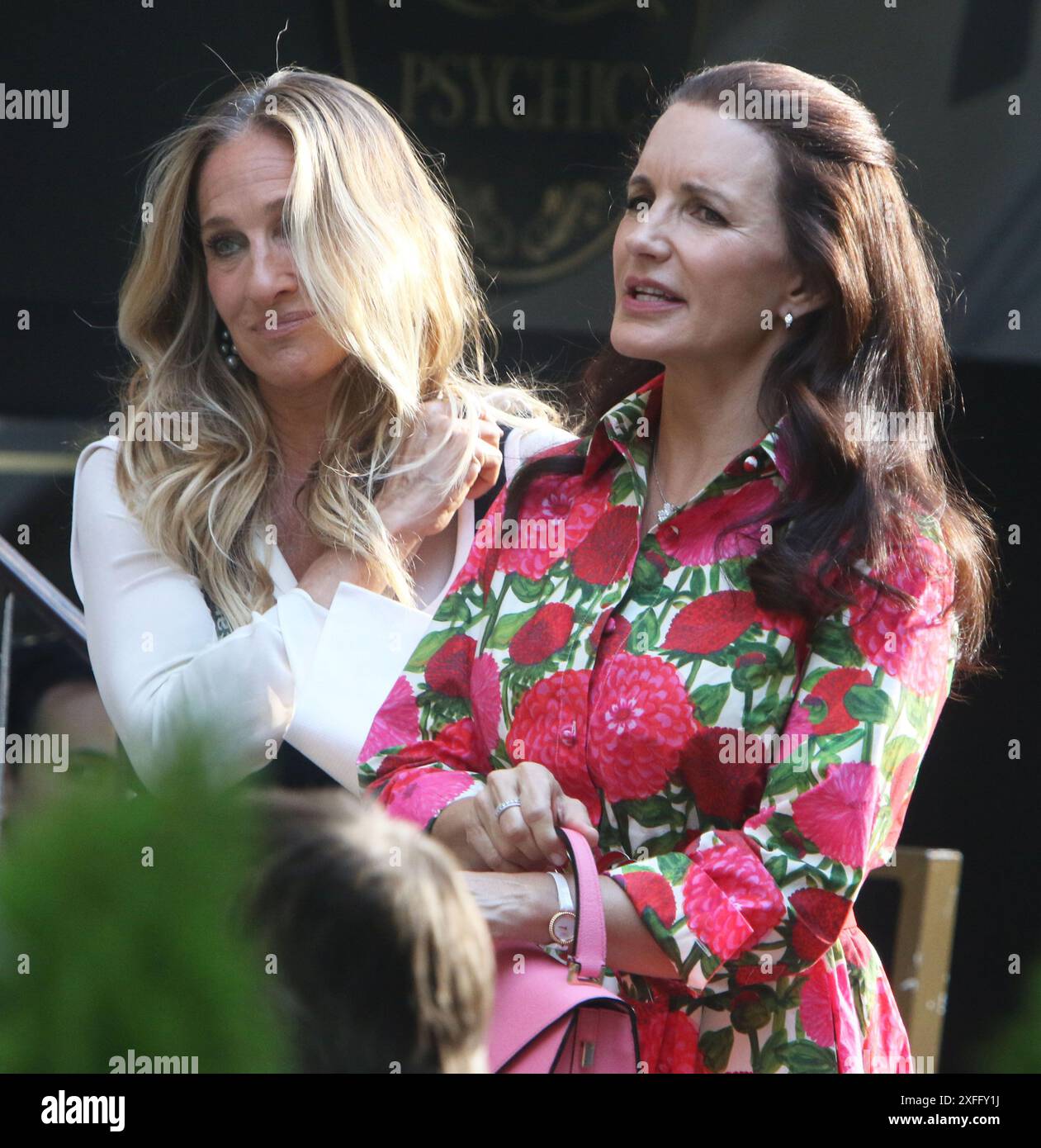 Kristin Davis and Sarah Jessica Parker filming on location for new ...