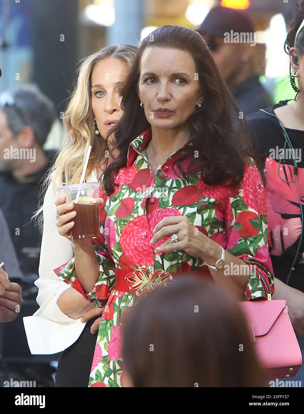 Kristin Davis and Sarah Jessica Parker filming on location for new ...