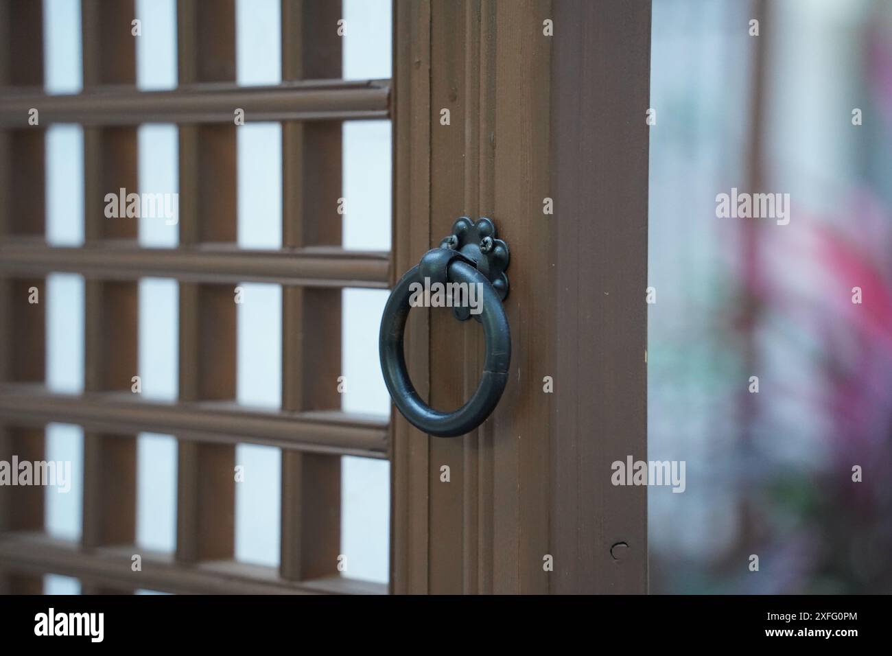 Korean traditional windows and round handles Stock Photo - Alamy