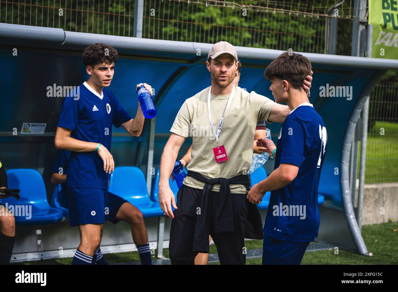 Xabi Alonso training and giving instructions to some young soccer ...