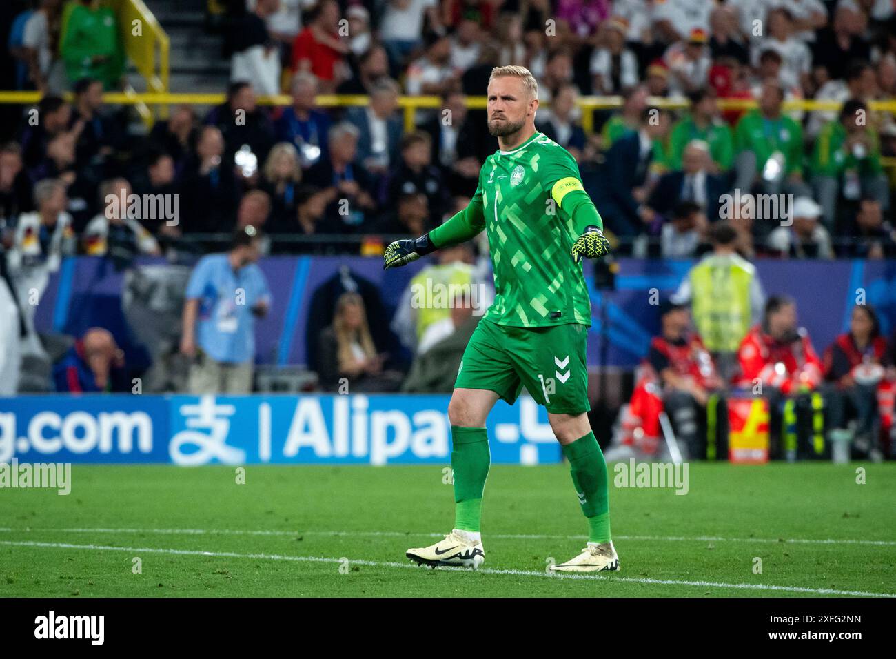 Kasper Schmeichel (Daenemark, #01) jubelt ueber das vom VAR nicht ...