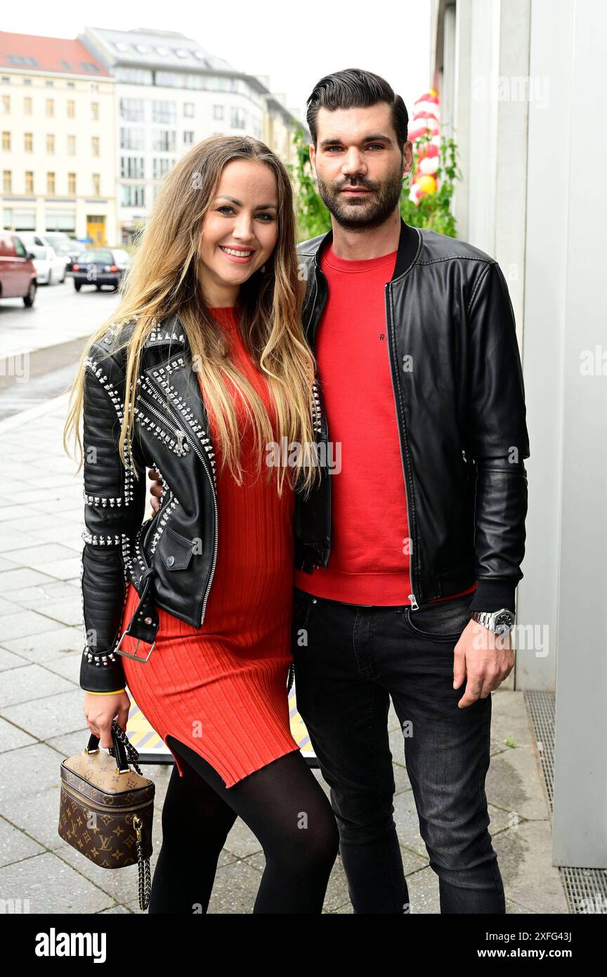 Delia Grösch und Mike Cees beim Mates Date Influencer Event auf der ...