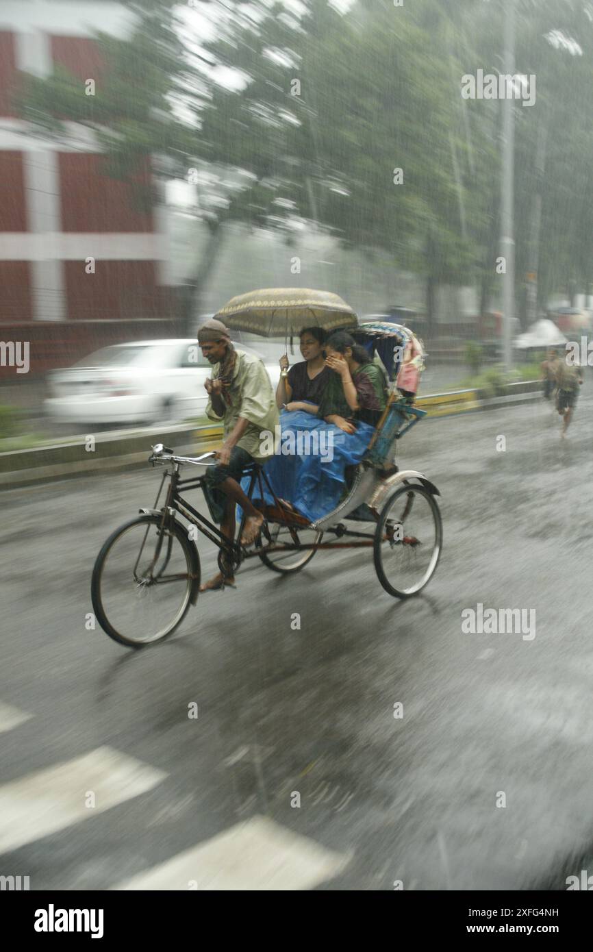 Bangladesh dhaka winter street hi-res stock photography and images - Alamy