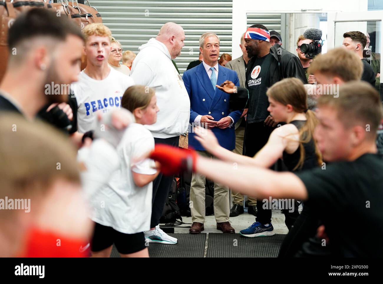 Reform UK leader Nigel Farage (centre) and boxer Derek Chisora (centre ...