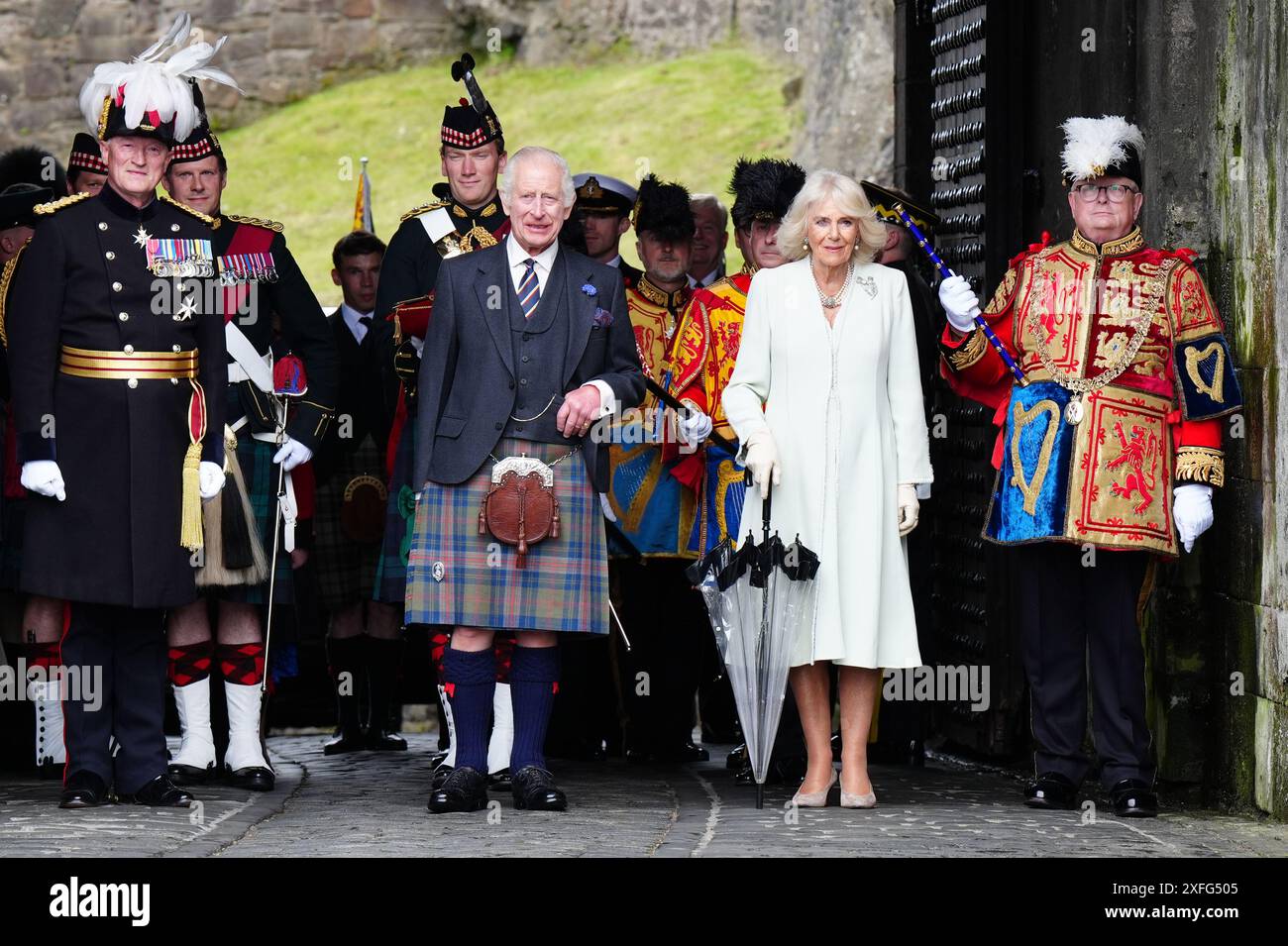 The Governor of Edinburgh Castle Major General Alastair Bruce (left ...