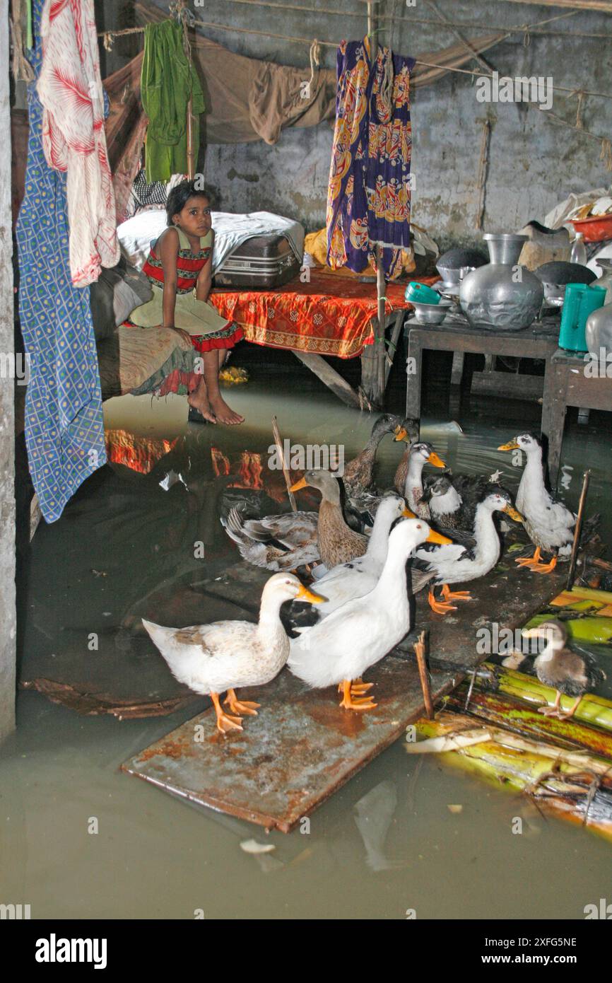 Resident of South Matuail at Shampur suffering for water logging, Dhaka ...